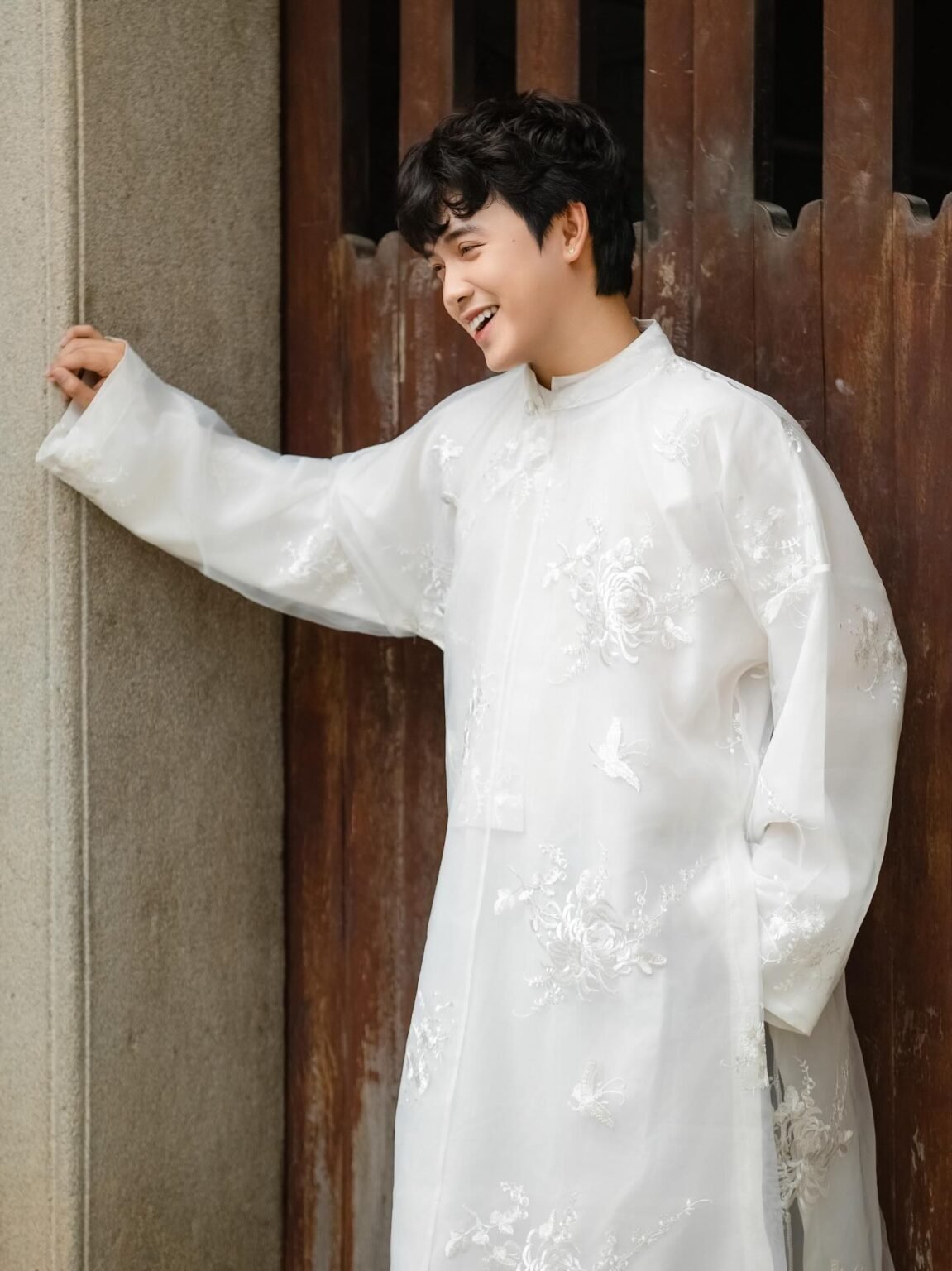 Cho Thuê Áo Dài Nam Trắng Hoa Cúc Voan 2 Lớp OAO (Có Bigsize) | Tiệm ...