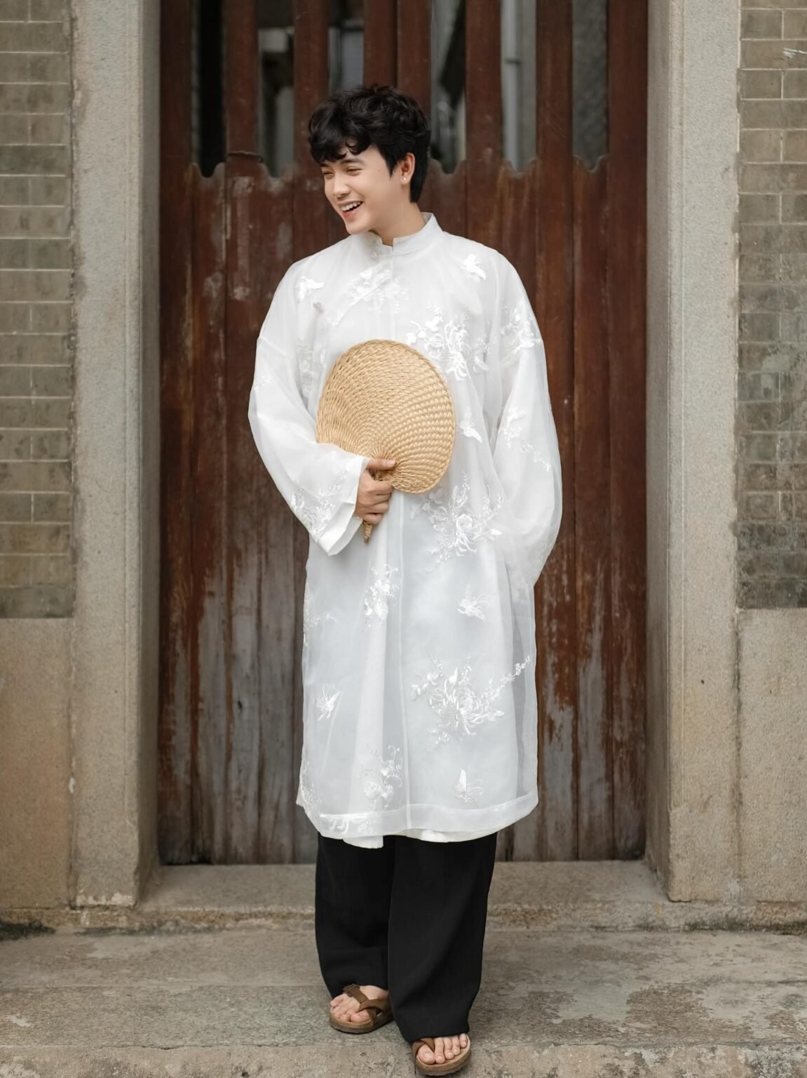 Cho Thuê Áo Dài Nam Trắng Hoa Cúc Voan 2 Lớp OAO (Có Bigsize) | Tiệm ...